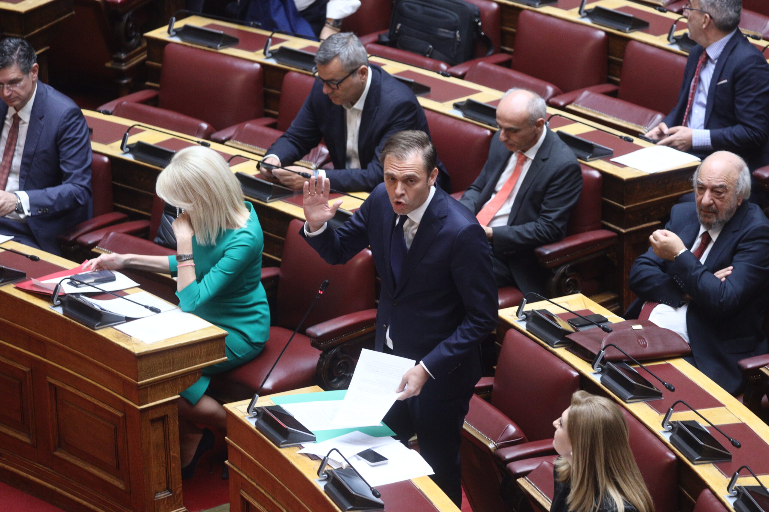 Βουλή -Τραγωδία στα Τέμπη: Με σφοδρή αντιπαράθεση ξεκίνησε η συζήτηση ...