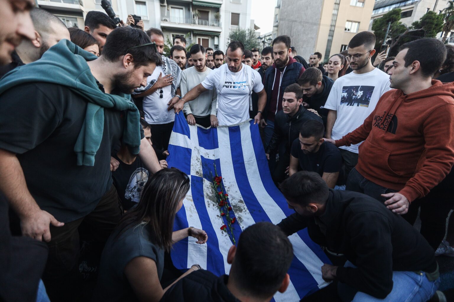 Πολυτεχνείο: Στην πρεσβεία του Ισραήλ κατέληξε η πορεία για την 50η ...