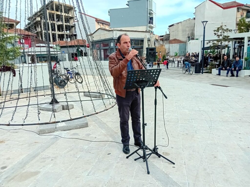 Τα τρακτερ βούλιαξαν την πλατεία του Τυρνάβου - ο περονόσπορος αφανίζει ...
