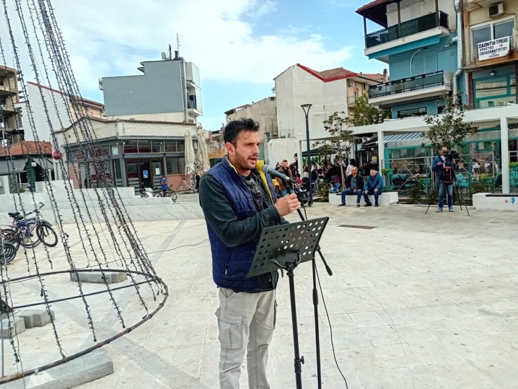 Τα τρακτερ βούλιαξαν την πλατεία του Τυρνάβου - ο περονόσπορος αφανίζει ...