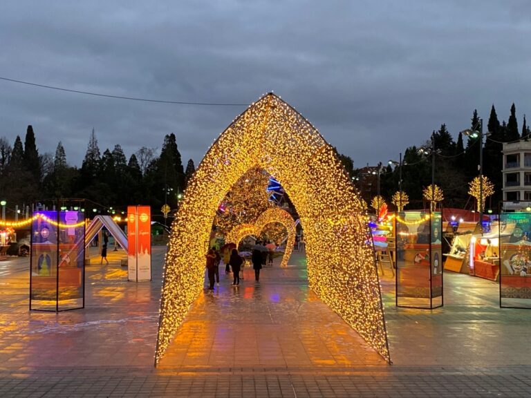 Παραμυθένια Χριστούγεννα στην Πλατεία Άρεως της Τρίπολης - ertnews.gr