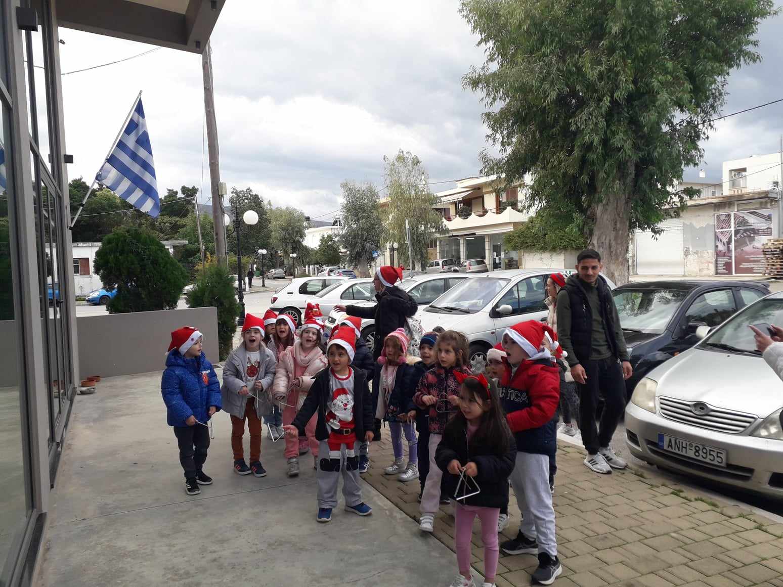 Κάλαντα στην ΕΡΤ Χανίων από τα παιδιά του 2ου Νηπιαγωγείου Χρυσοπηγής ...