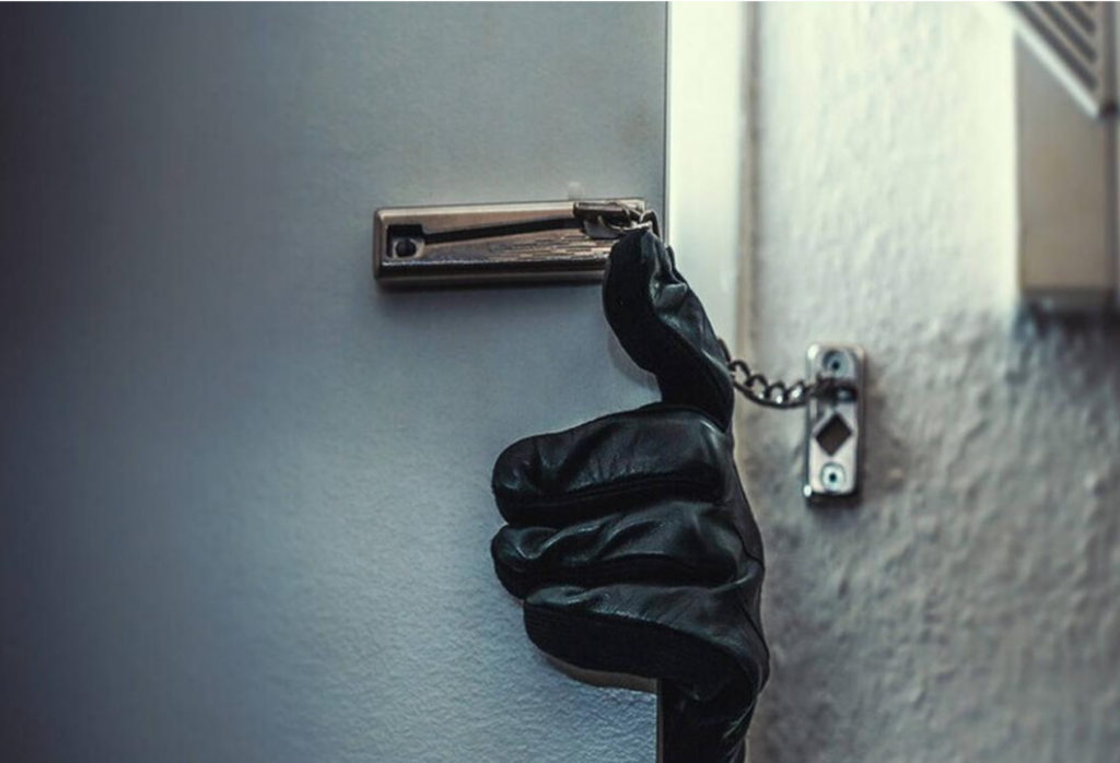 Πέλλα: Διέρρηξε τρία διαμερίσματα σε μία νύχτα- Έμπαινε από την ...