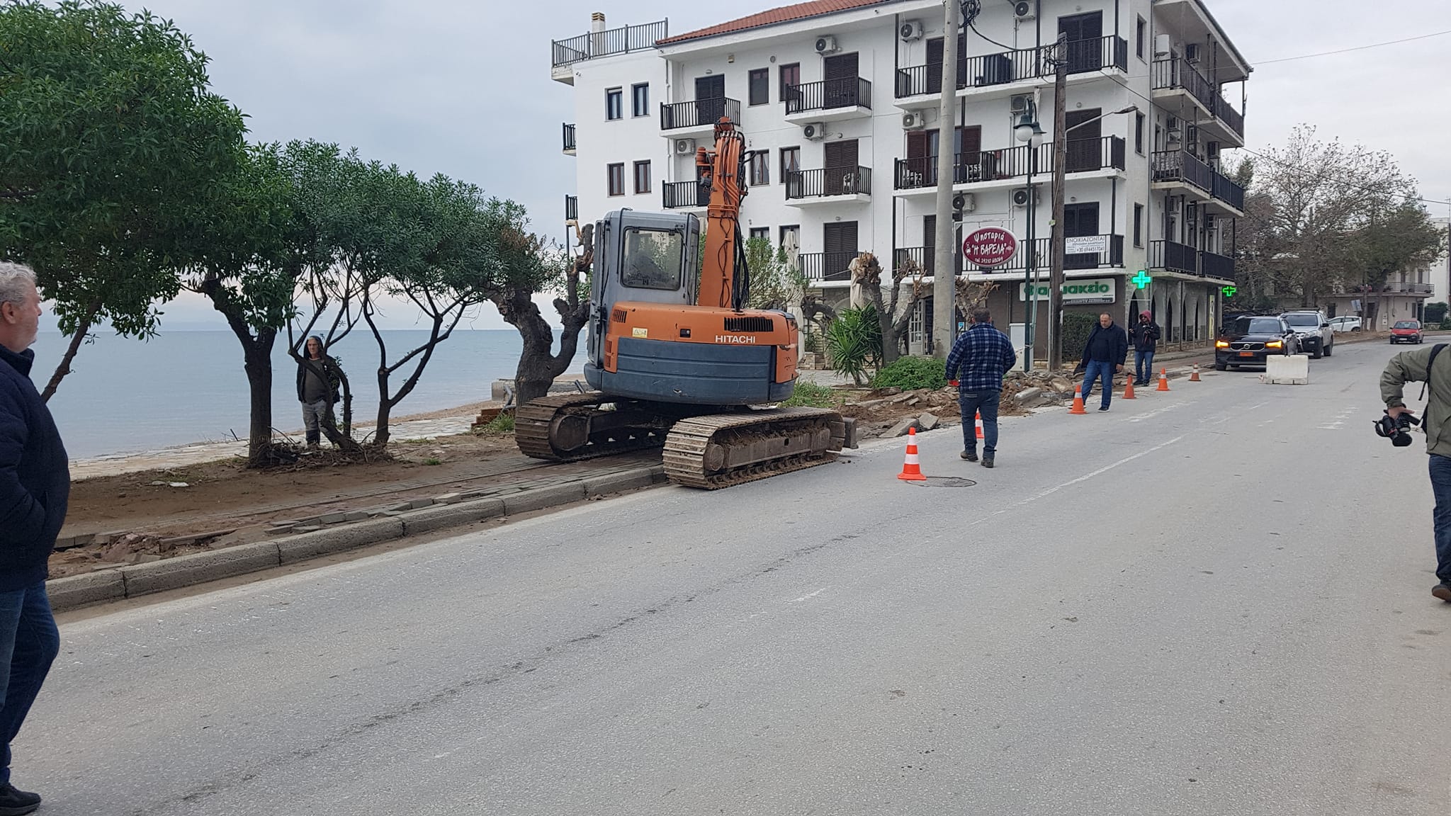 Βόλος: Σταμάτησαν τα έργα αποξήλωσης της γραμμής και του πεζοδρομίου ...