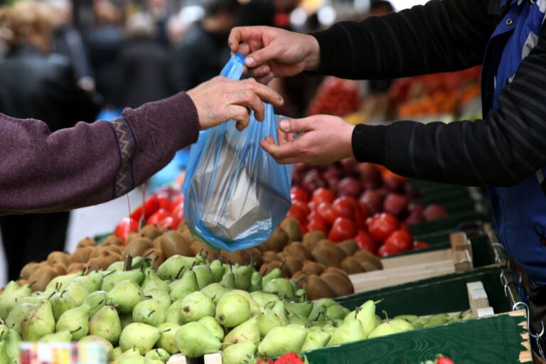 Λαϊκές αγορές: Καταγραφή των αδειούχων επαγγελματιών πωλητών στην ...
