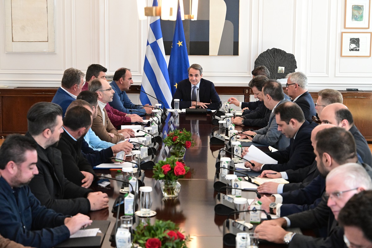 Αυτή την ώρα η κρίσιμη συνάντηση του Κ. Μητσοτάκη με τους αγρότες - Στο ...