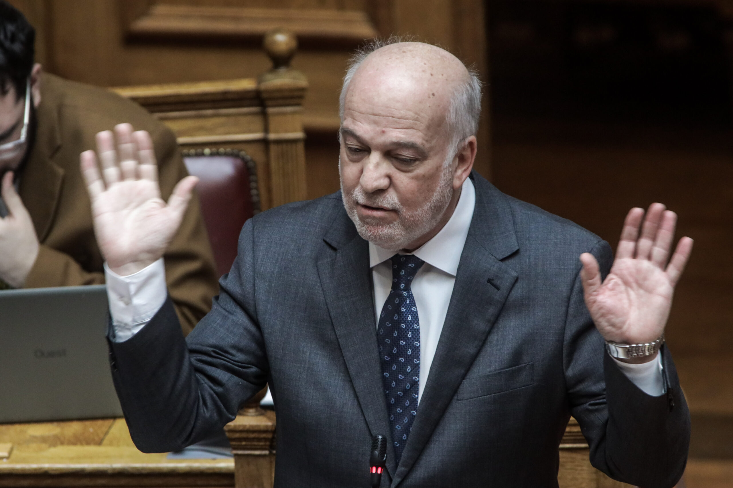 Σφοδρή αντιπαράθεση Φλωρίδη - Ηλιόπουλου στη Βουλή για τις κομματικές ...