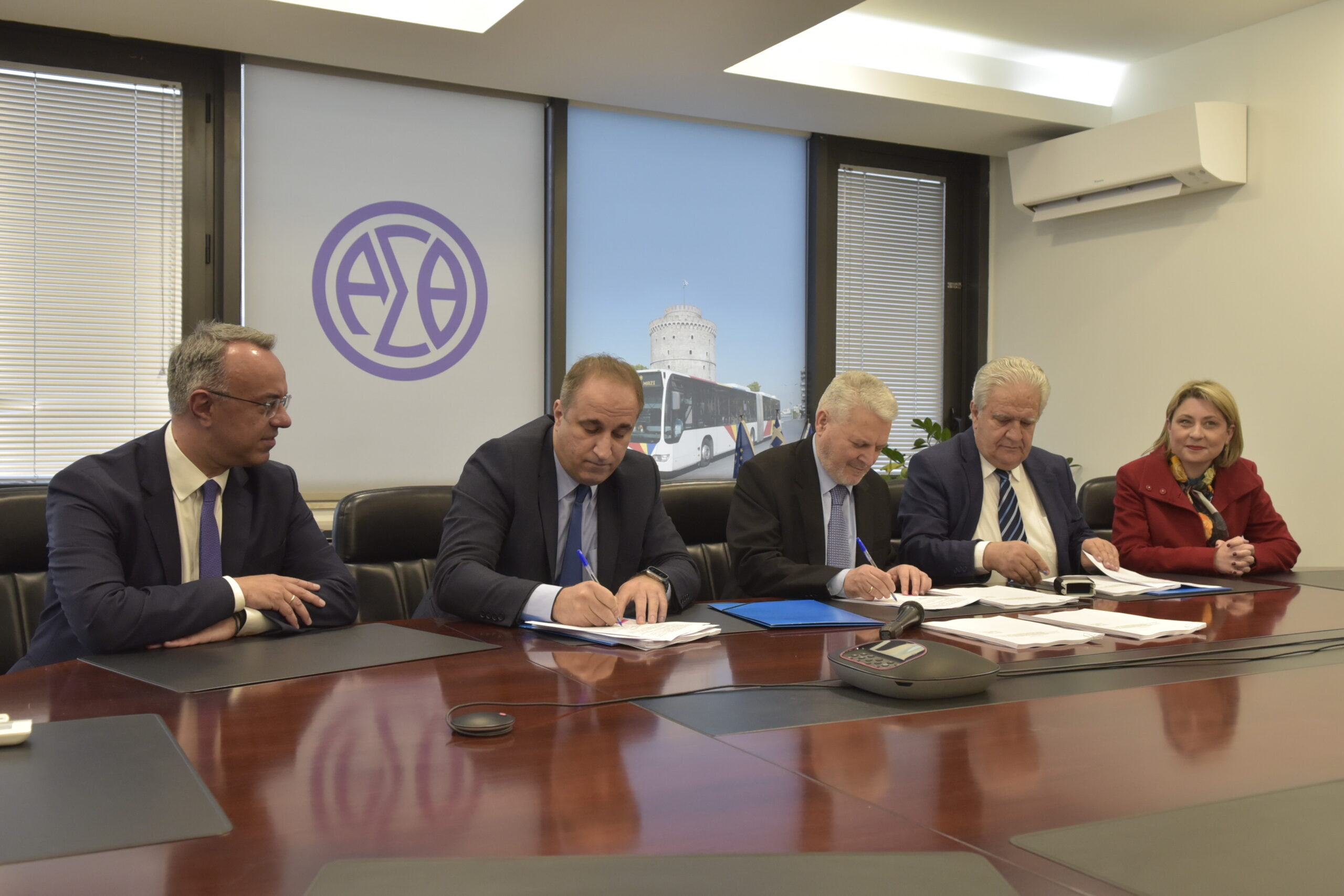 Υπογράφηκε η σύμβαση για τον σταθμό φόρτισης του ΟΑΣΘ - Την άνοιξη ...