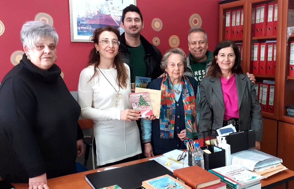 Το ΠΟΚΕΛ προσέφερε βιβλία στο 9ο Δημοτικό Σχολείο Λάρισας - ertnews.gr
