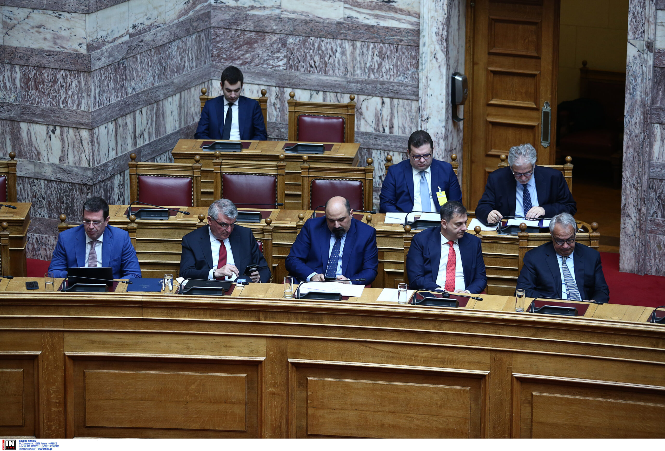 Live – Πρόταση δυσπιστίας: Πόλεμο από τα συμφέροντα βλέπει η κυβέρνηση ...