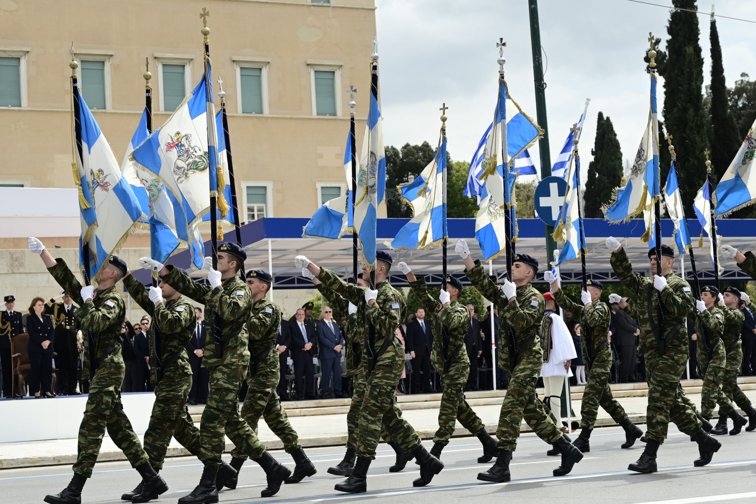 Ολόκληρη η στρατιωτική παρέλαση της 25ης Μαρτίου στην Αθήνα (video ...