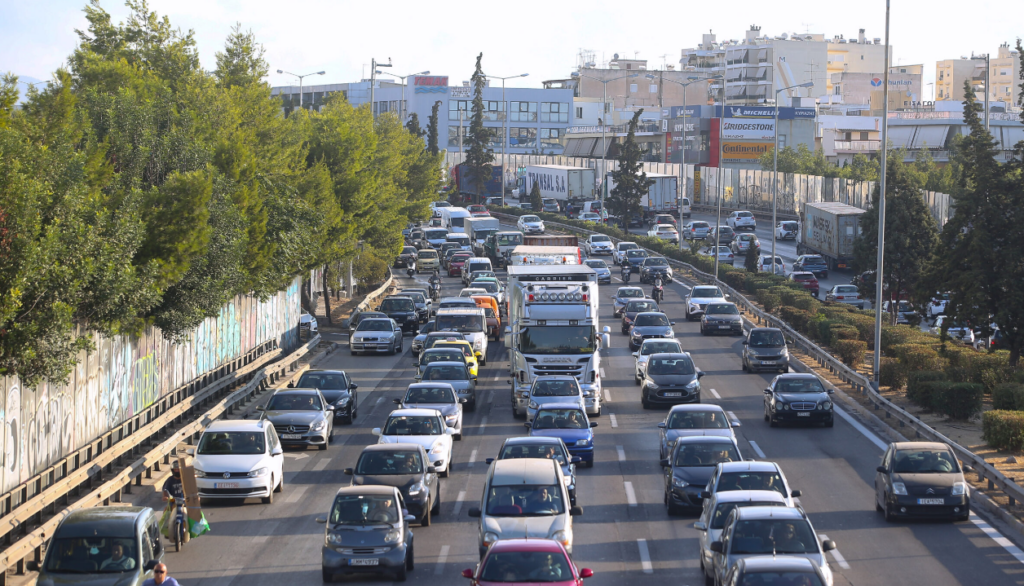 Συνελήφθη ο οδηγός του φορτηγού από όπου έπεσαν τα χώματα στον Κηφισό ...