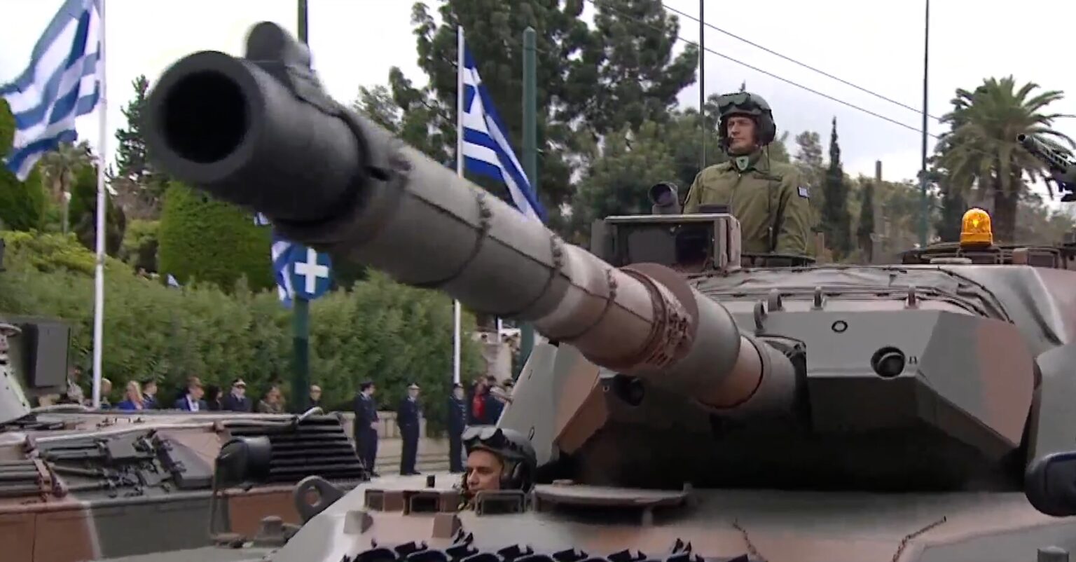 Παρέλαση 25 Μαρτίου - Βίντεο: Η γη σείεται από τα τεθωρακισμένα οχήματα ...