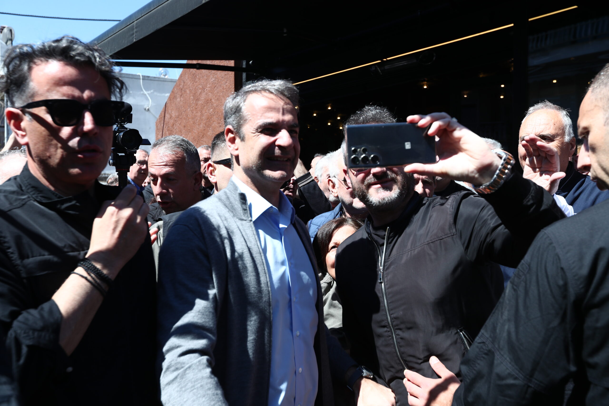 Η βόλτα του πρωθυπουργού Κ. Μητσοτάκη στο κέντρο της Θεσσαλονίκης- Οι ...