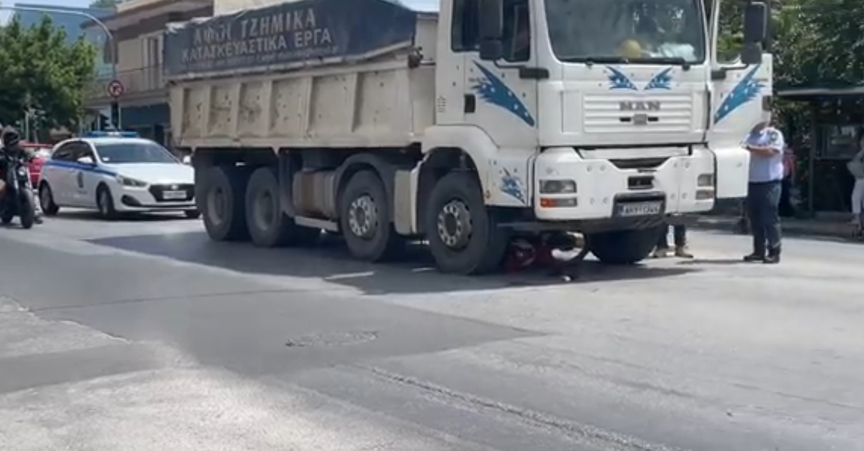 Σοβαρό τροχαίο στη δυτική Θεσσαλονίκη: Δίκυκλο συγκρούστηκε με φορτηγό ...