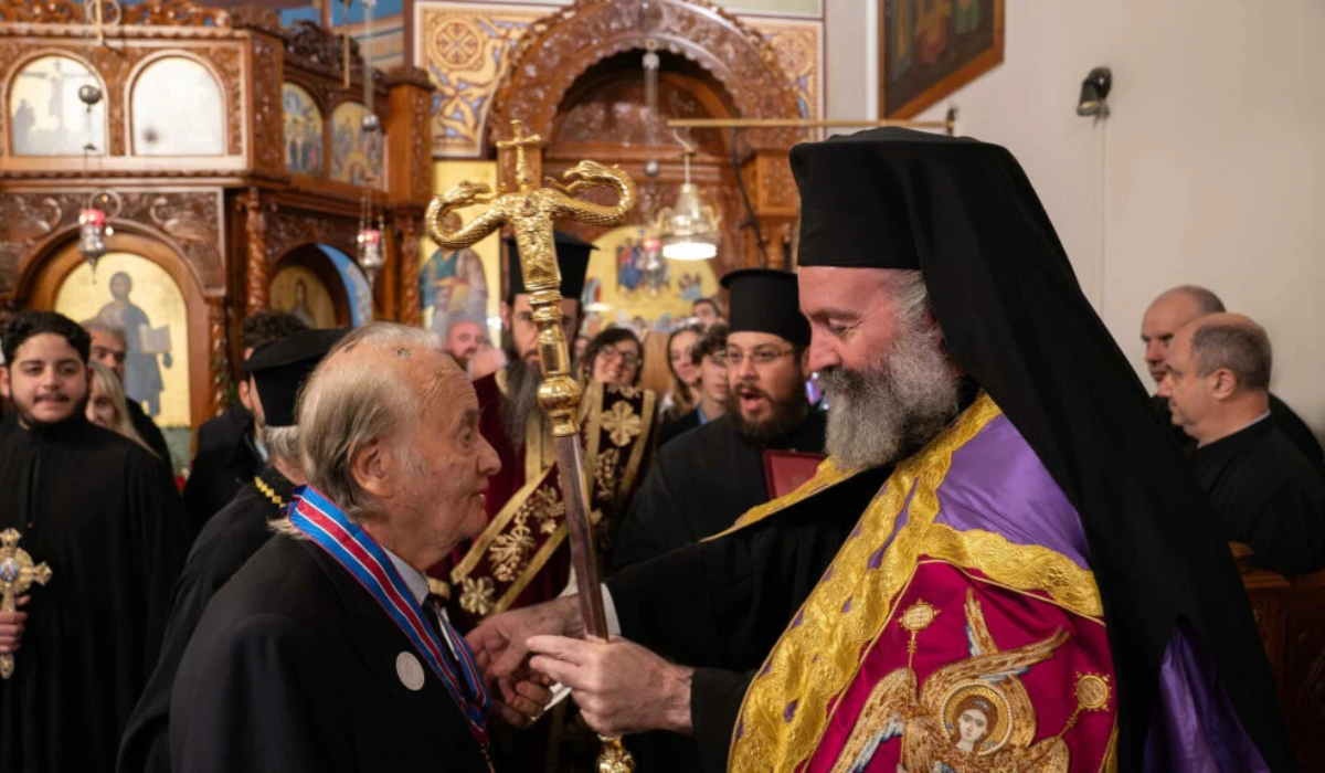 Ο Αρχιεπίσκοπος Αυστραλίας παρασημοφόρησε τον ομογενή επιχειρηματία ...