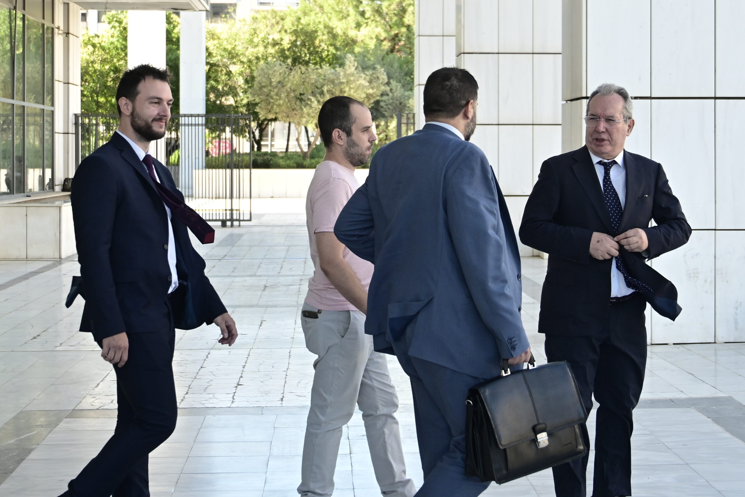Σπαρτιάτες: Αναβλήθηκε επ' αόριστον η δίκη τους για την υπόθεση της ...