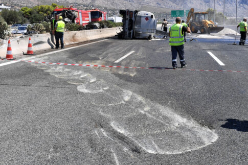 Βίντεο: Ο Κάρολος στέφθηκε βασιλιάς - Οι σάλπιγγες ήχησαν - ertnews.gr