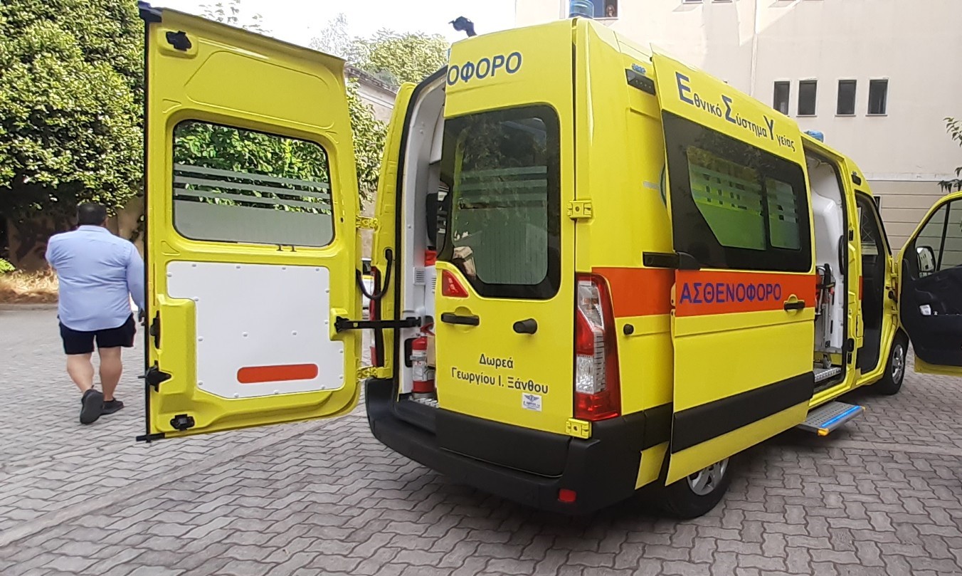 Τελετή παράδοσης ασθενοφόρου στο νοσοκομείο Κομοτηνής δωρεά του ιδιώτη ...