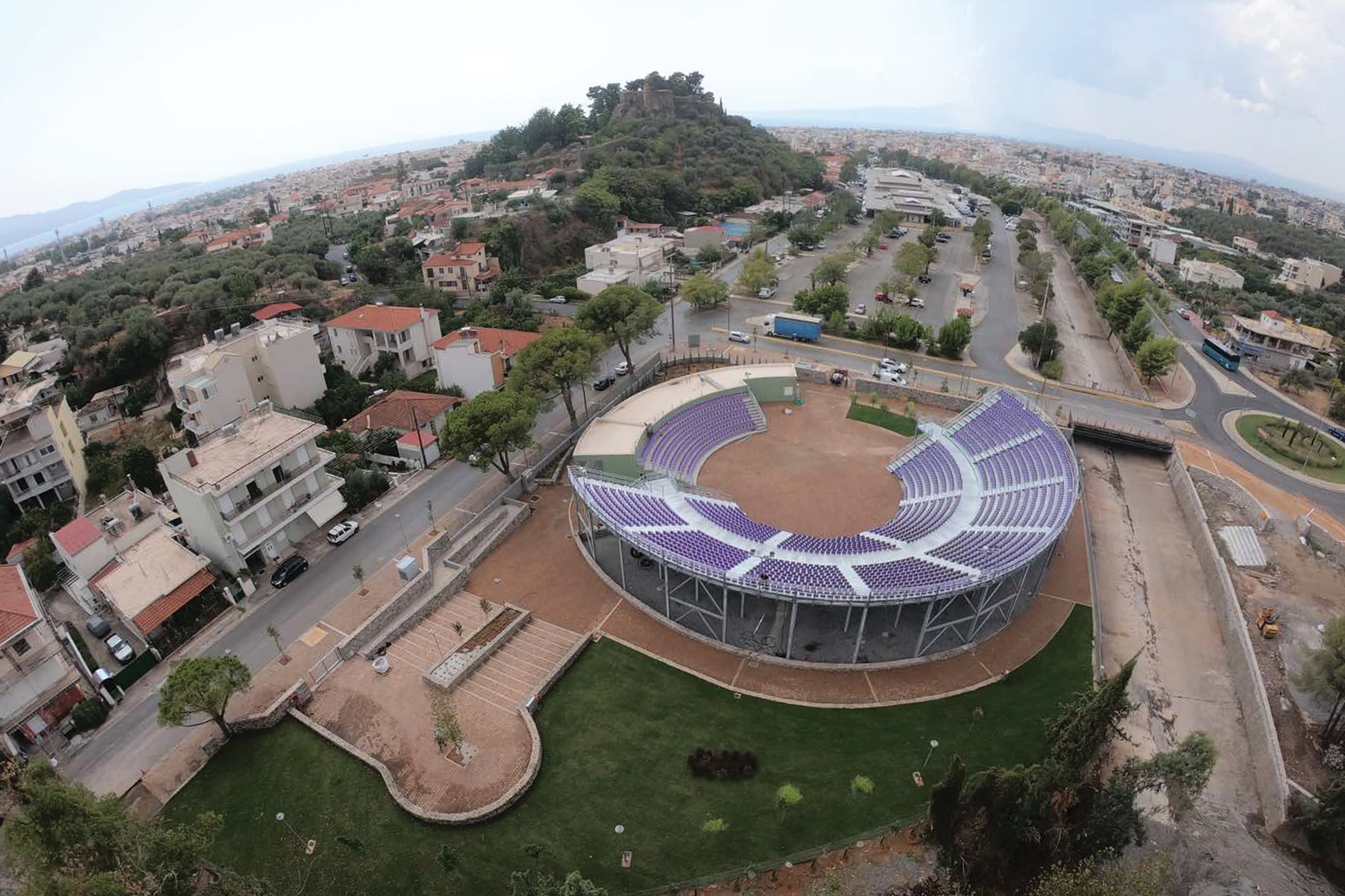 Εγκαίνια στο Ανοιχτό Θέατρο Καλαμάτας και συναυλία με τον Σταύρο ...