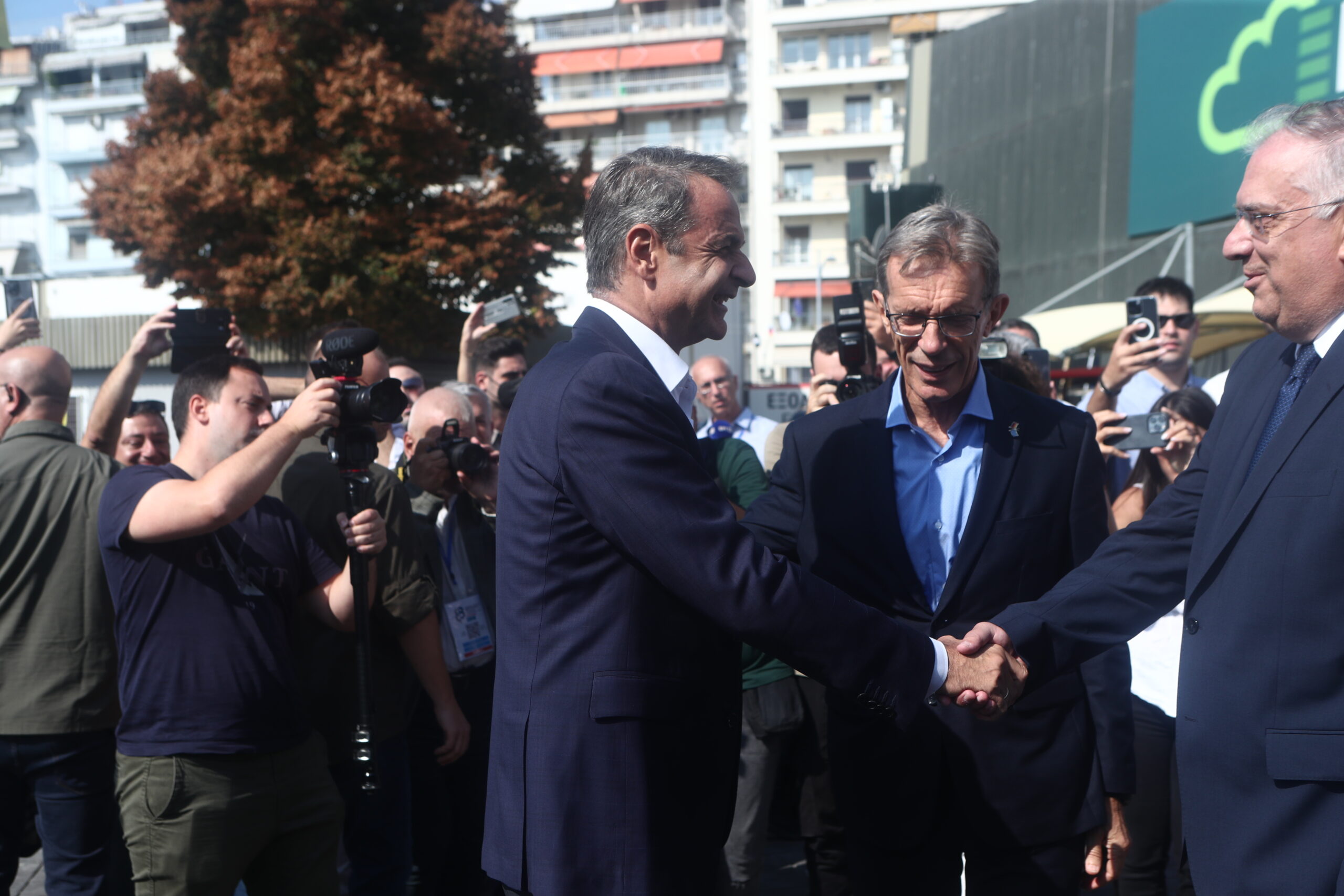 Ο Κυρ. Μητσοτάκης στα περίπτερα της 88ης ΔΕΘ - Συγχαρητήρια από τον ...