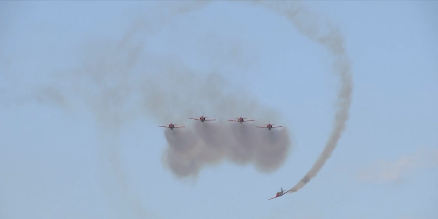 Athens Flying Week: Αερομαχίες και θεαματικές επιδείξεις - Εντυπωσιακές ...