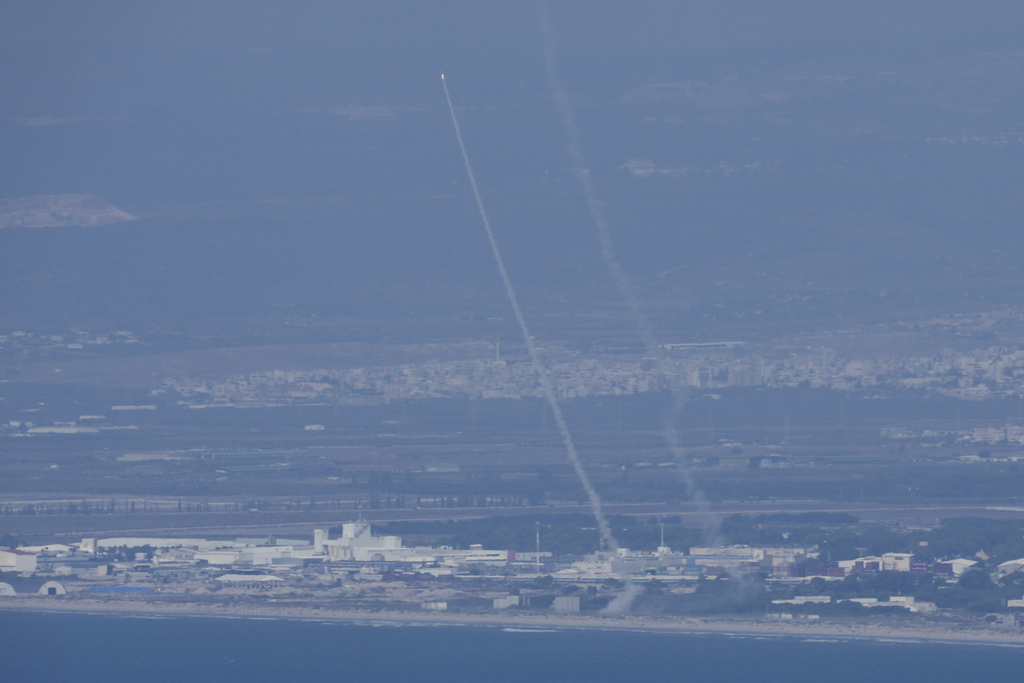 Πώς το Iron Dome αναχαιτίζει ρουκέτα πάνω από τη Γαλιλαία την στιγμή ...