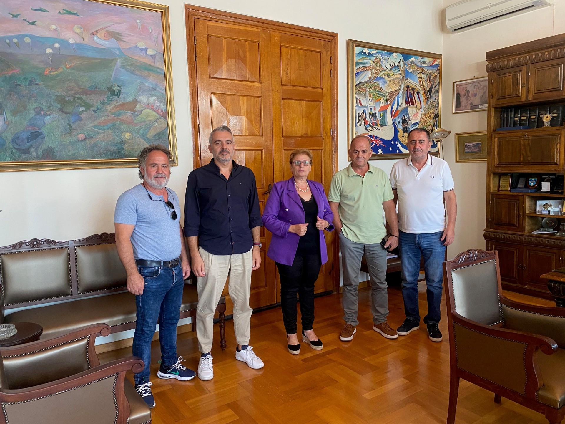 Η Περιφέρεια Κρήτης ενισχύει με αθλητικό εξοπλισμό τα σωματεία ...