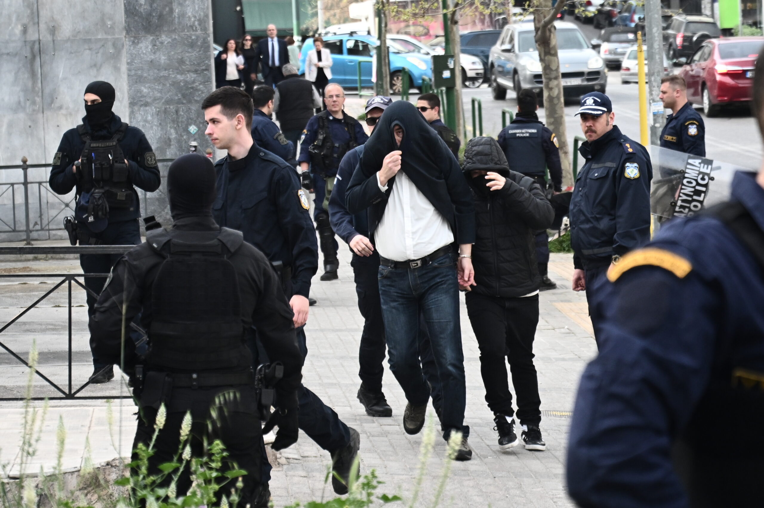 Υπόθεση Κολωνού: Στη φυλακή 4 από τους 11 καταδικασθέντες - Οι ποινές ...
