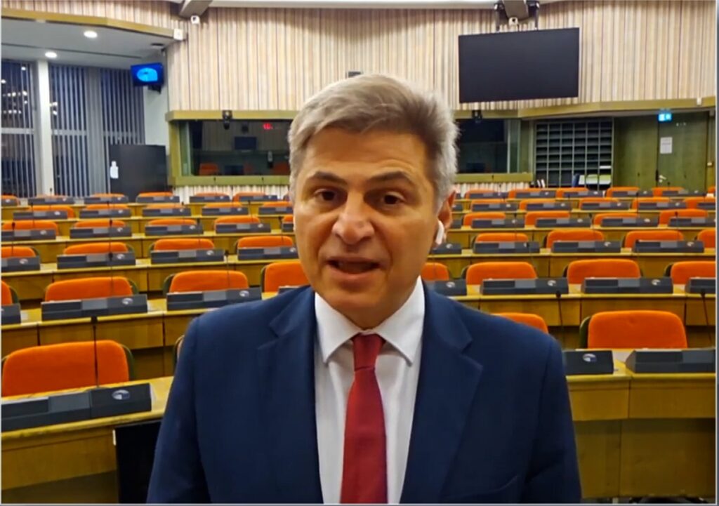 Συμπόρευση με το ΠΑΣΟΚ ανακοίνωσε ο Νικόλας Φαραντούρης - ertnews.gr