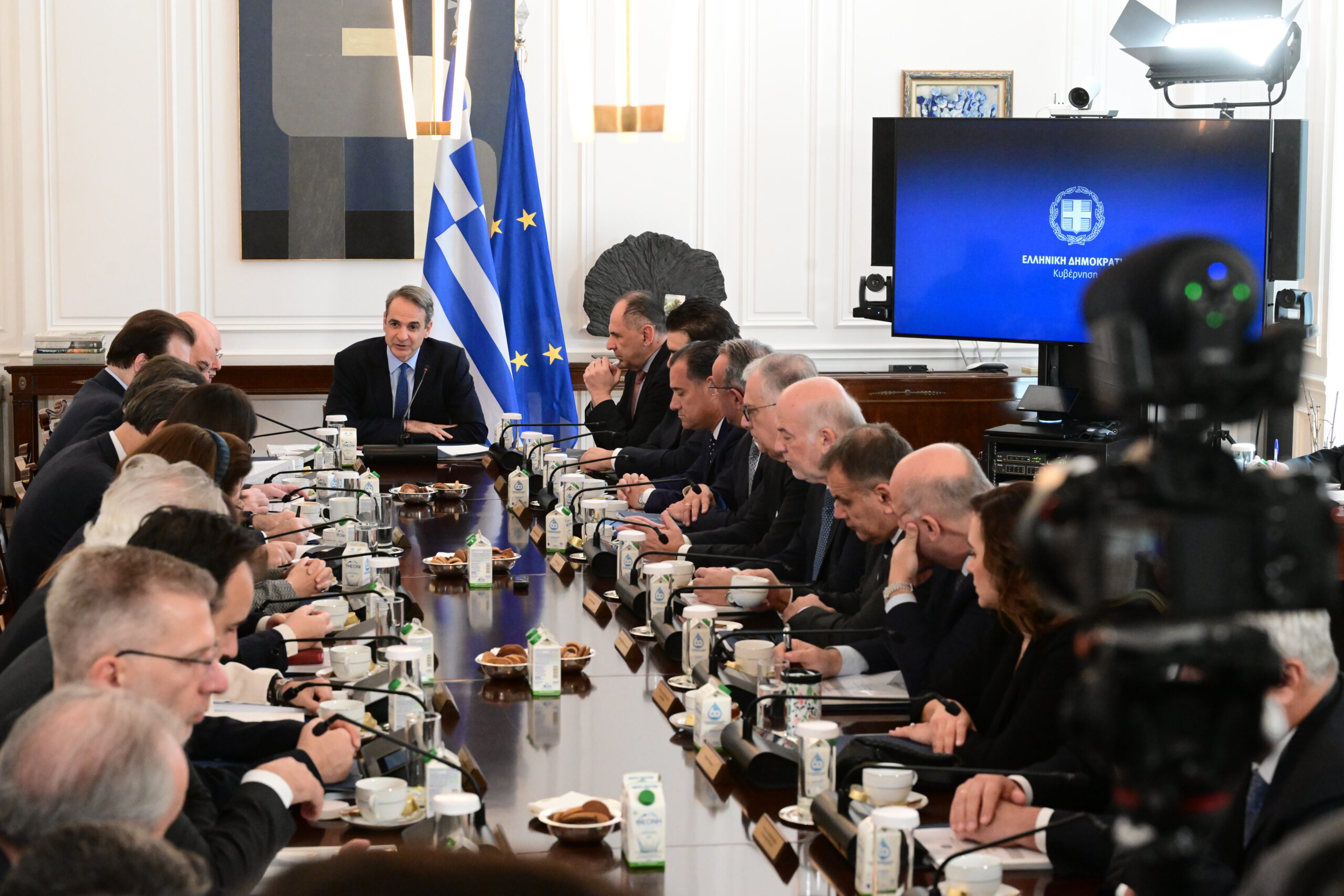 Συνεδριάζει το τελευταίο υπουργικό συμβούλιο του 2024 - Επί τάπητος ...