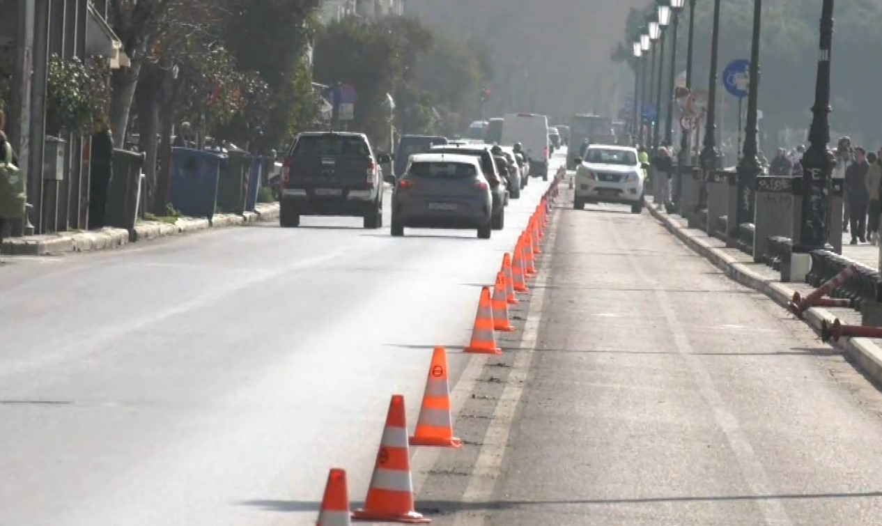 Θεσσαλονίκη: Απομακρύνθηκε ο ποδηλατόδρομος από τη Λεωφόρο Νίκης ...
