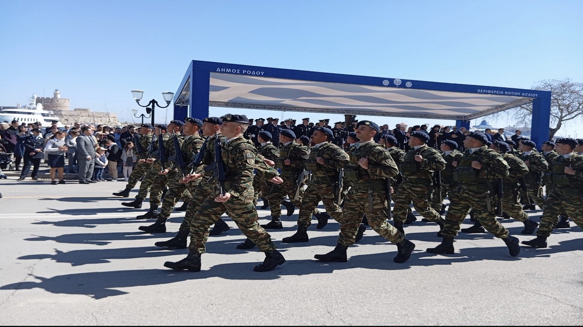 Με λαμπρότητα γιορτάστηκε στη Ρόδο η 77η επέτειος της Ενσωμάτωσης της ...