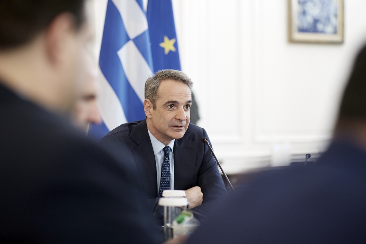 Κ. Μητσοτάκης από Υπουργικό: Στα 880 ευρώ ο κατώτατος μισθός από την 1η ...