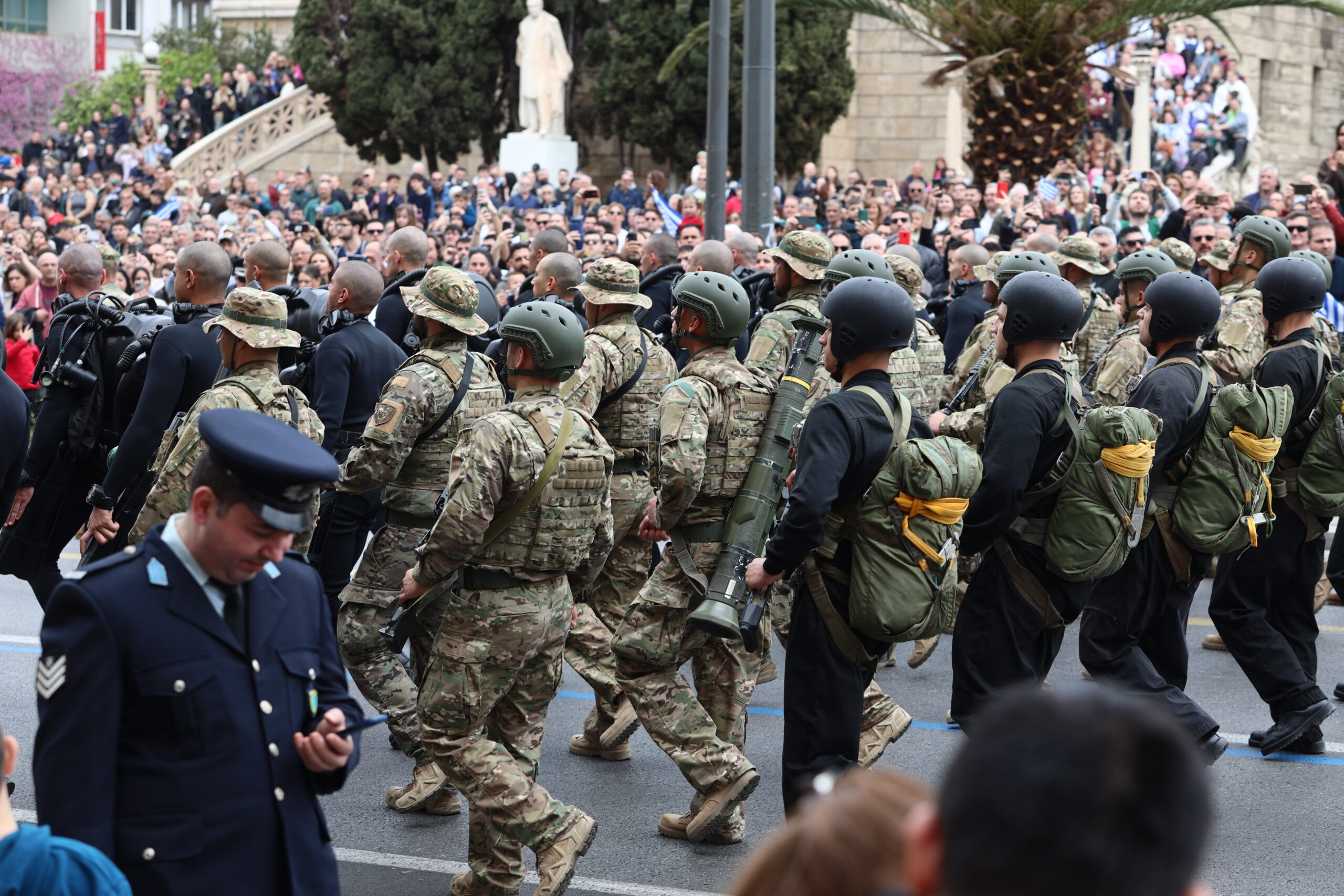 Ανακοίνωση ΣΥΡΙΖΑ και Νέας Αριστεράς για συνθήματα στην παρέλαση της ...