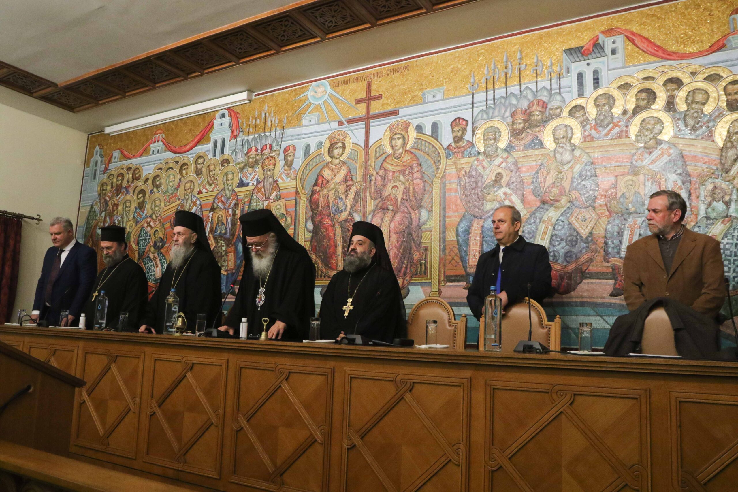 Διαψεύδει η Ιερά Σύνοδος της Εκκλησίας της Ελλάδας δημοσιεύματα «περί ...