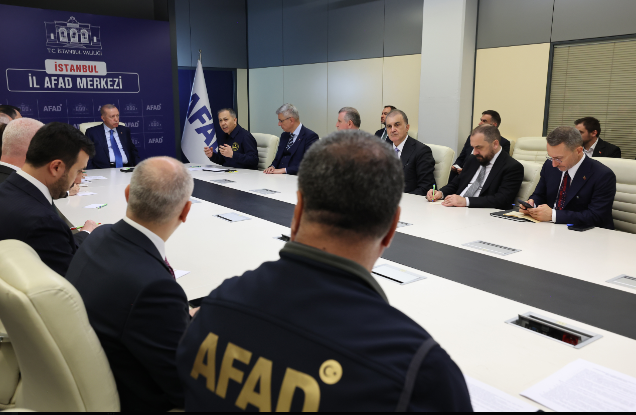 Το ΕΡΤΝews στην Κωνσταντινούπολη: Παραμένει ο φόβος του μεγάλου σεισμού - Σύσκεψη «πολιτικής ...