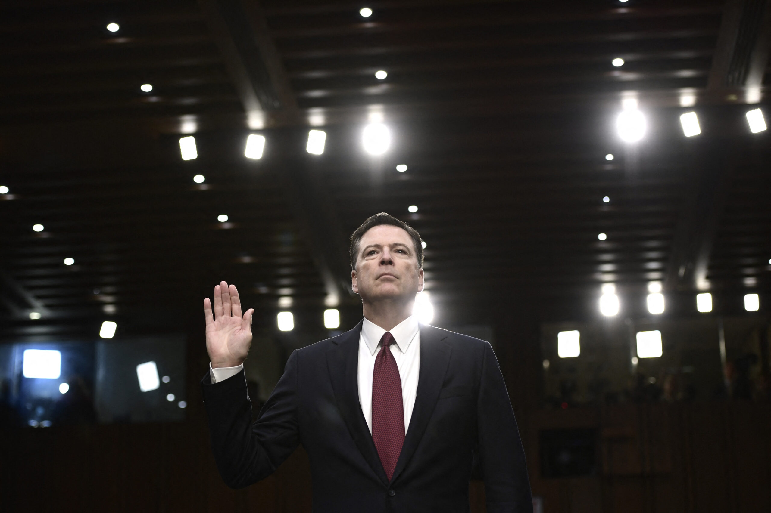 ΗΠΑ: Η CIA ερευνά τον πρώην διευθυντή του FBI για μερικά... κοχύλια ...