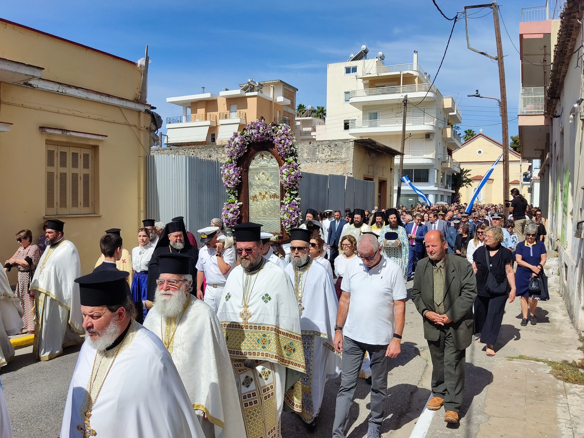 Καλαμάτα: Πλήθος κόσμου στη λιτανεία της Αναλήψεως στην παραλία ...