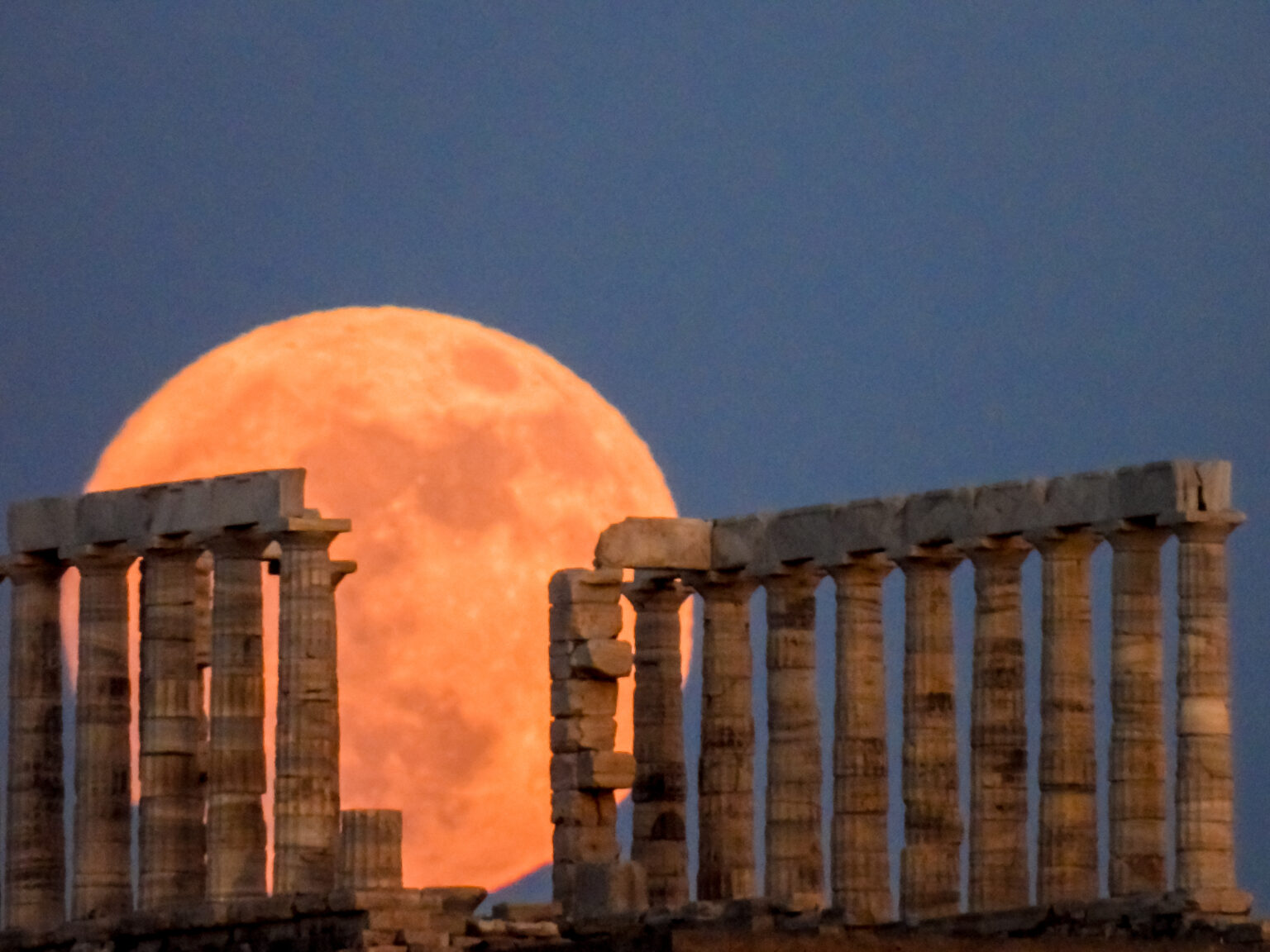 Πανσέληνος Ιουνίου: Εικόνες που μαγεύουν από το Σούνιο! - iRafina