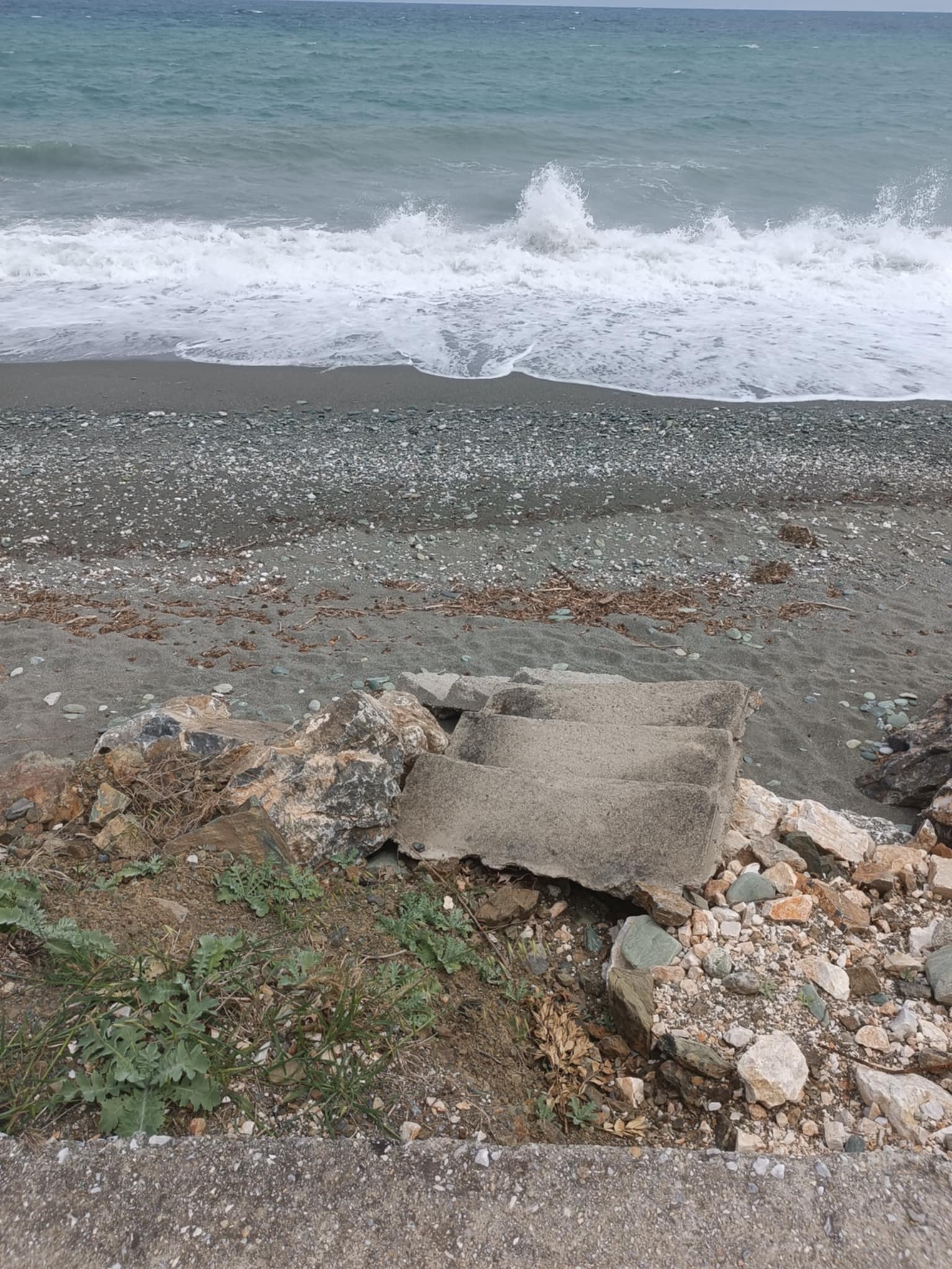 Εικόνες εγκατάλειψης στον παραθαλάσσιο οικισμό της Παλιουριάς - ertnews.gr