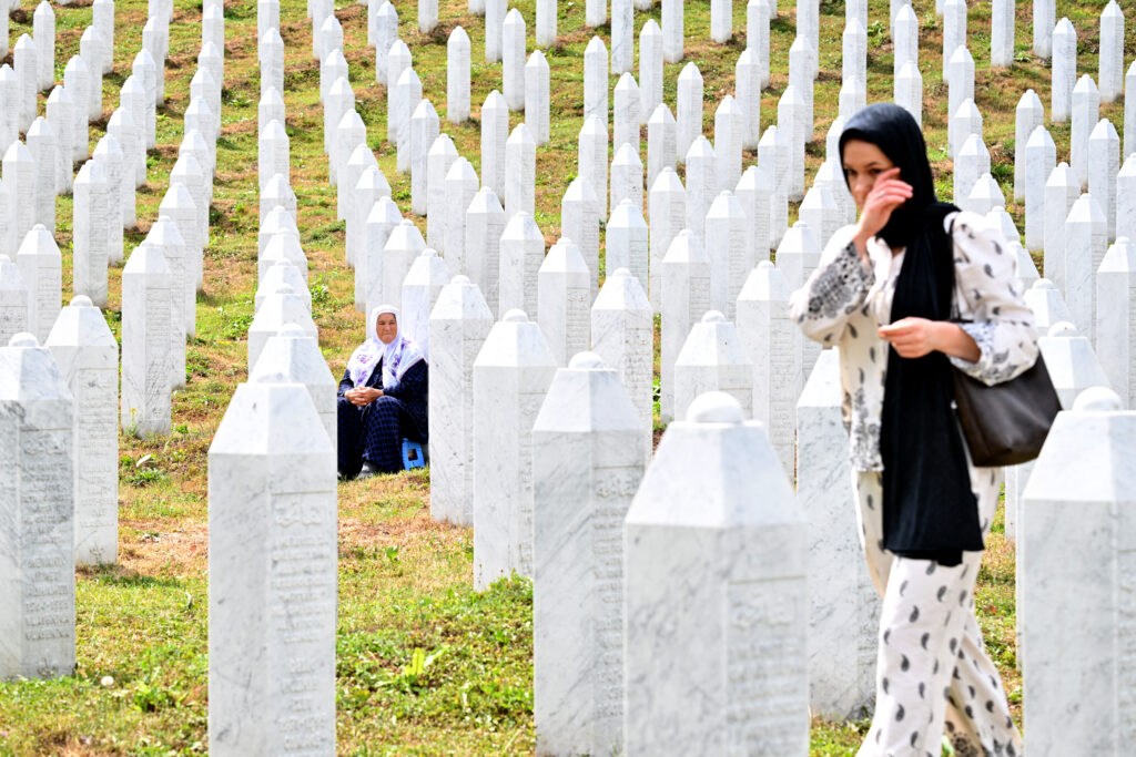 Βοσνία - Ερζεγοβίνη: Τιμήθηκε η μνήμη των θυμάτων της σφαγής στη Σρεμπρένιτσα το 1995 - ertnews.gr