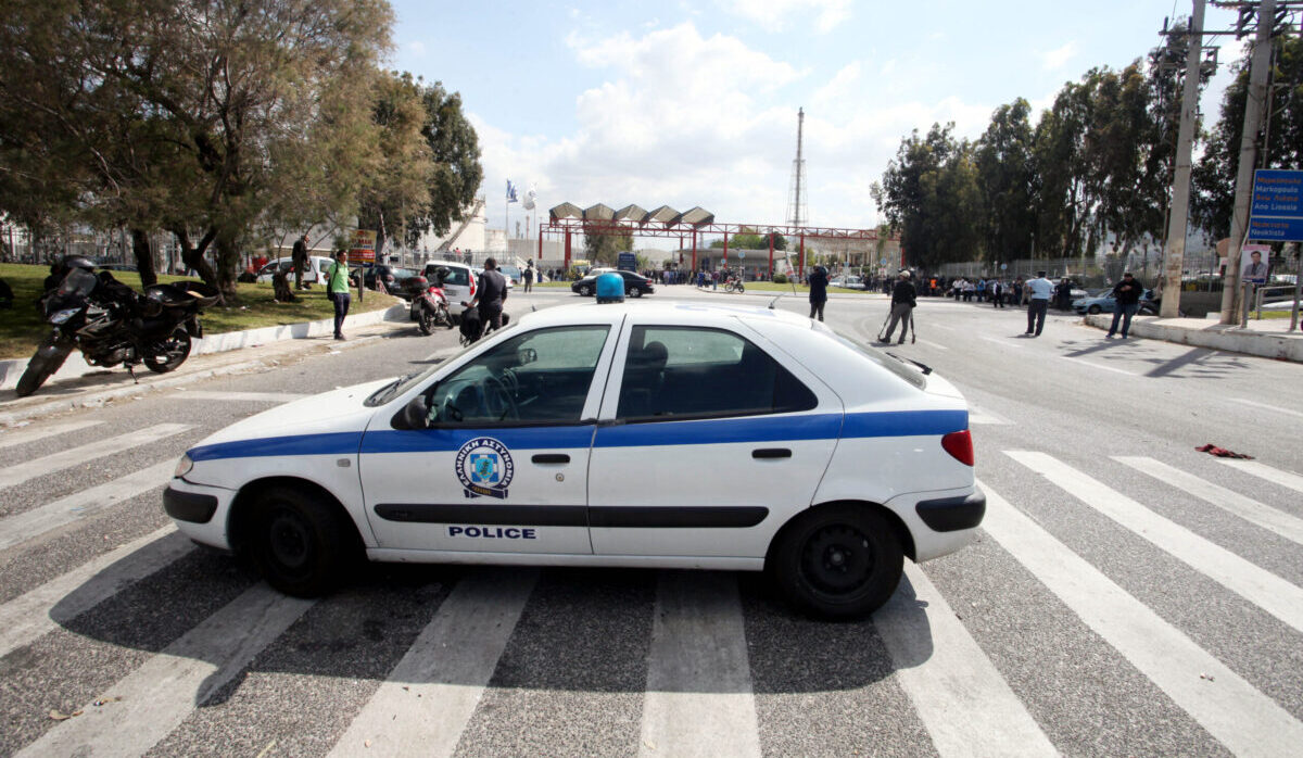 Ασπρόπυργος: 13 συλλήψεις σε αστυνομική επιχείρηση για ρευματοκλοπές ...
