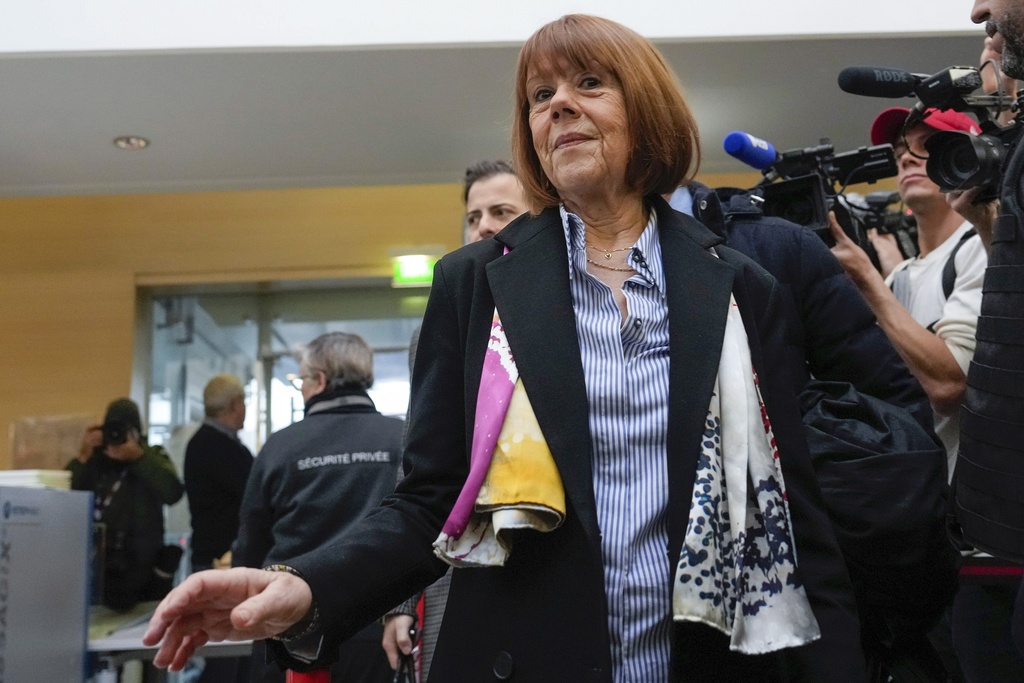 Γαλλία: Η Ζιζέλ Πελικό τιμήθηκε με την κορυφαία διάκριση της χώρας ...