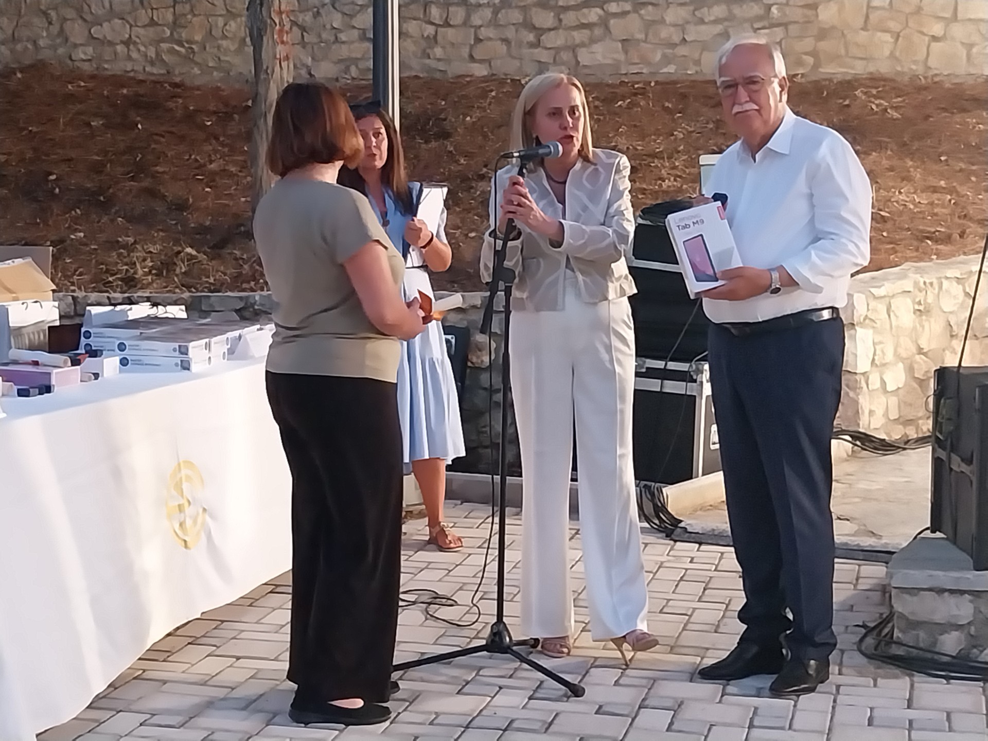 Πάτρα: Ο δήμος Καλαβρύτων και η ΕΣΗΕΑ τίμησαν τον Ηρακλή Πετιμεζά ...