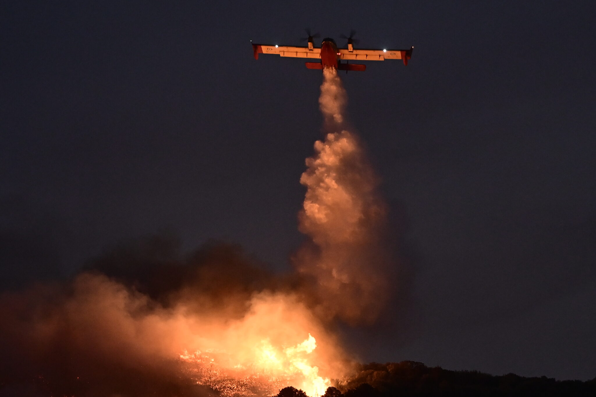 ΟΙ ΗΡΩΕΣ ΠΙΛΟΤΟΙ ΣΕ ΝΥΧΤΕΡΙΝΗ ΡΙΨΗ ΑΠΟ ΚΑΝΑΝΤΕΡ ΣΤΟ ΠΥΡΙΝΟ ΜΕΤΩΠΟ ΤΗΣ ...