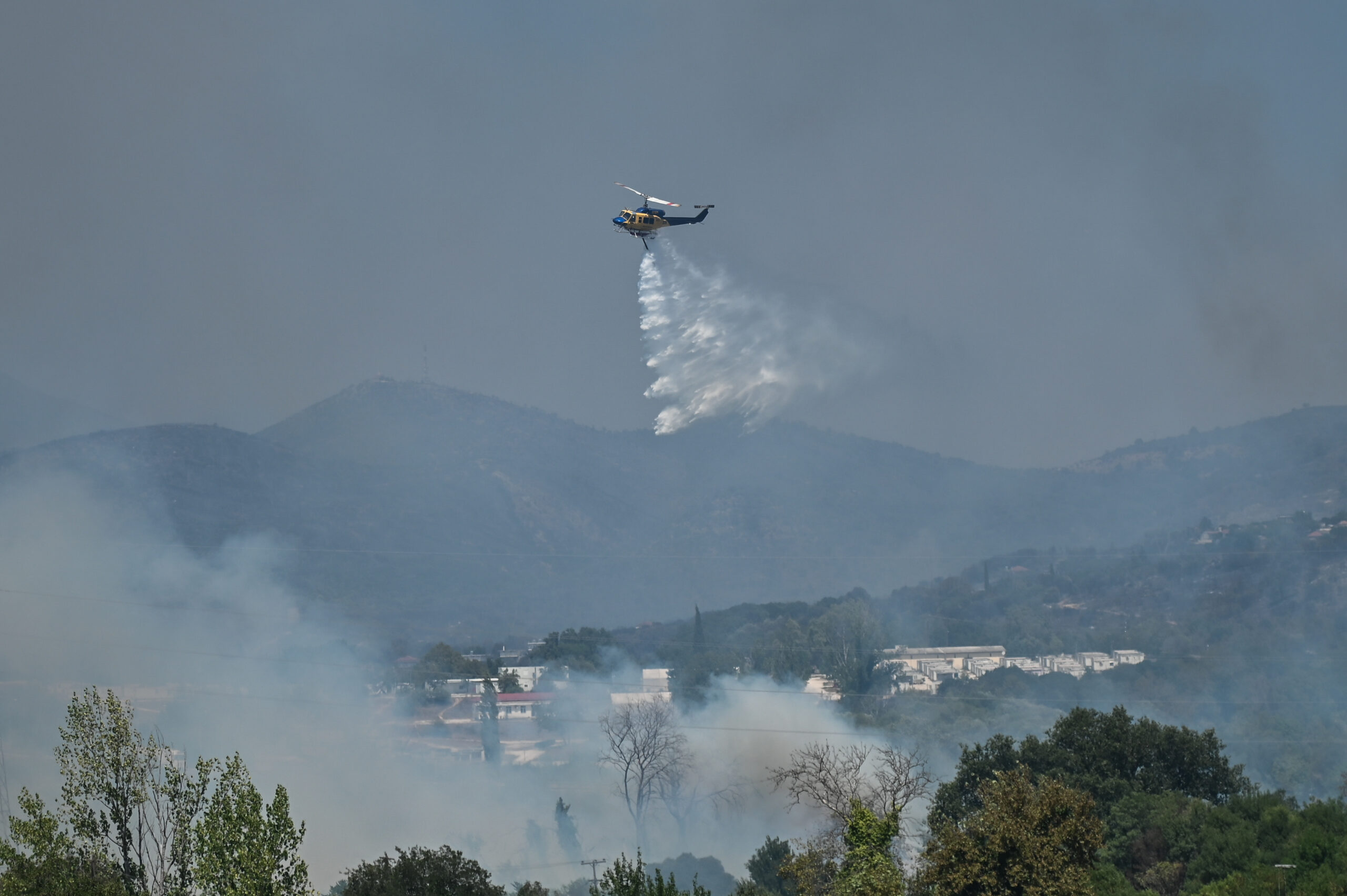Φωτιά τώρα - Live: Μαίνονται τα πύρινα μέτωπα σε Πρέβεζα, Χίο ...
