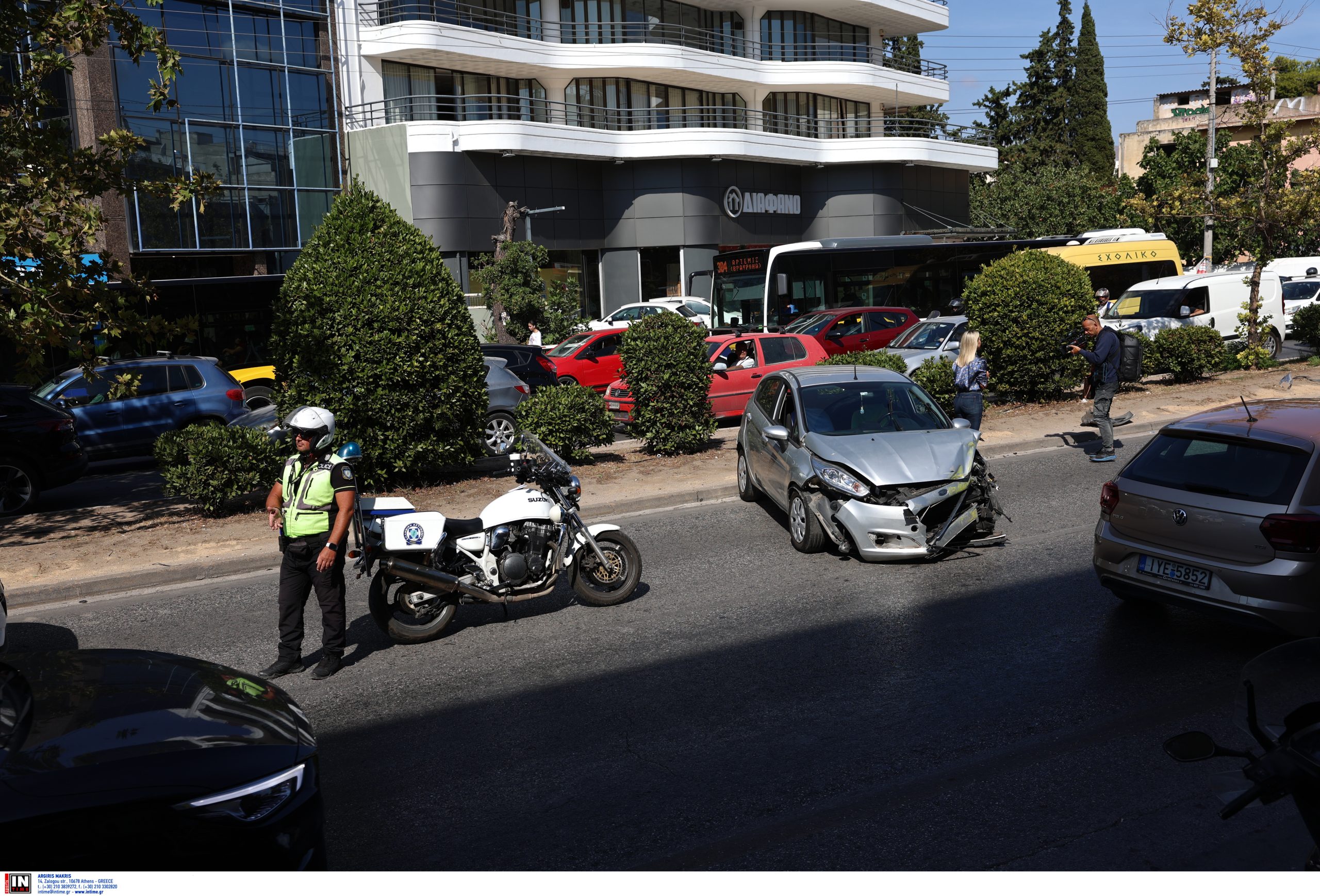 Σύγκρουση λεωφορείου με Ι.Χ. στη Μεσογείων - Καθυστερήσεις στο ρεύμα ...