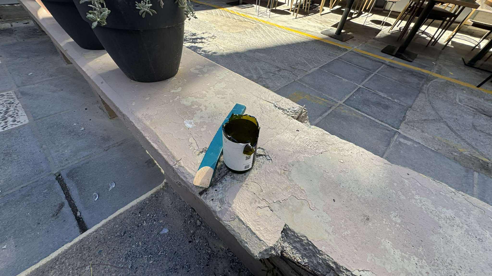 Κρήτη: Επίθεση από κουκουλοφόρους με αυγά και αντικείμενα κατά του Μάκη ...