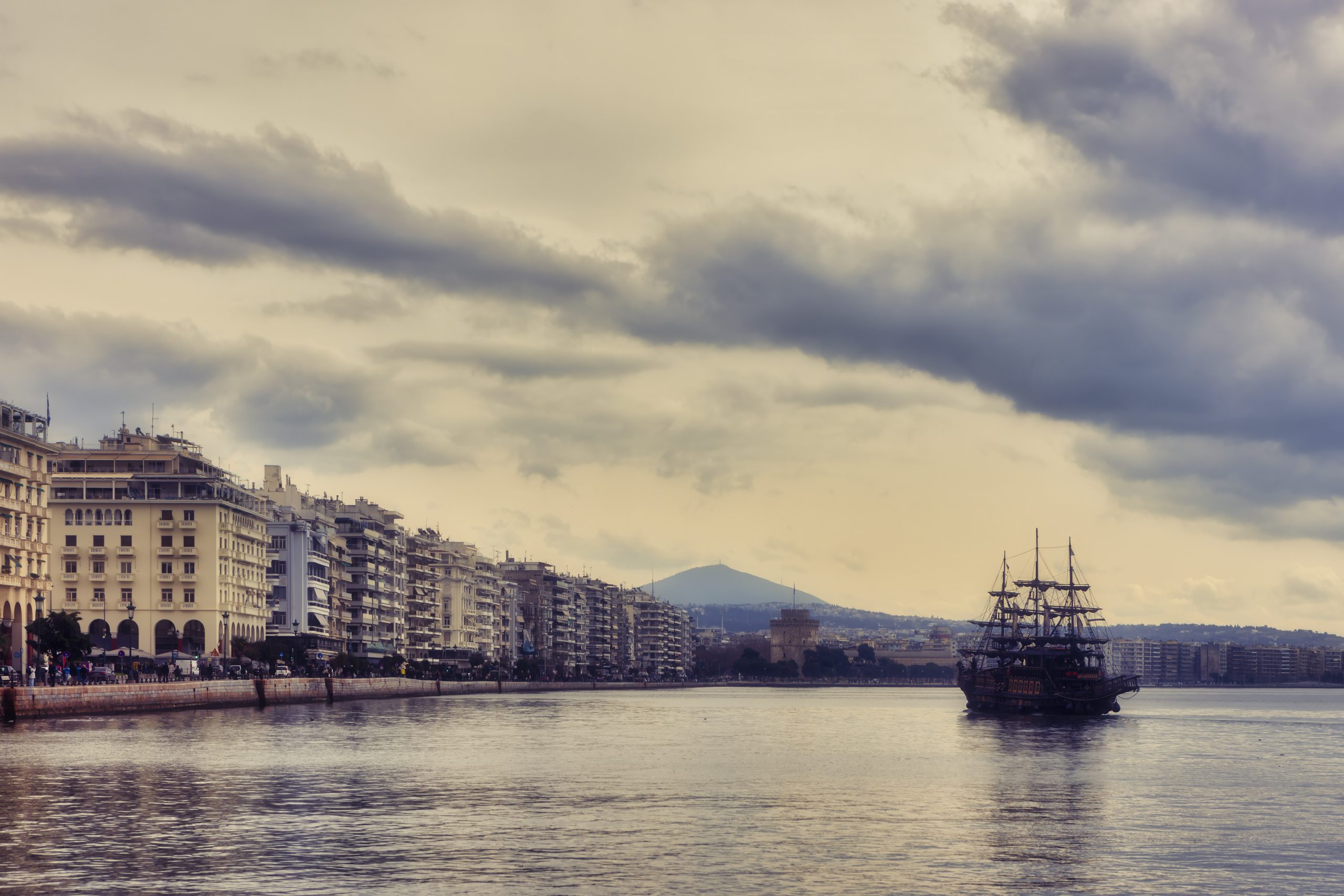 Θεσσαλονίκη: «Κάλεσμα για ταξίδι» το ξύλινο ντεκ στην παλιά παραλία ...
